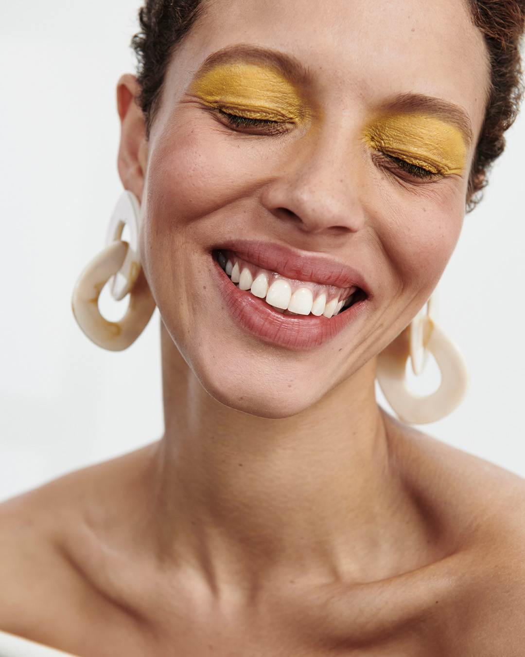 Do You Wear Makeup at Work? Here's Why It's Officially Back in the Office